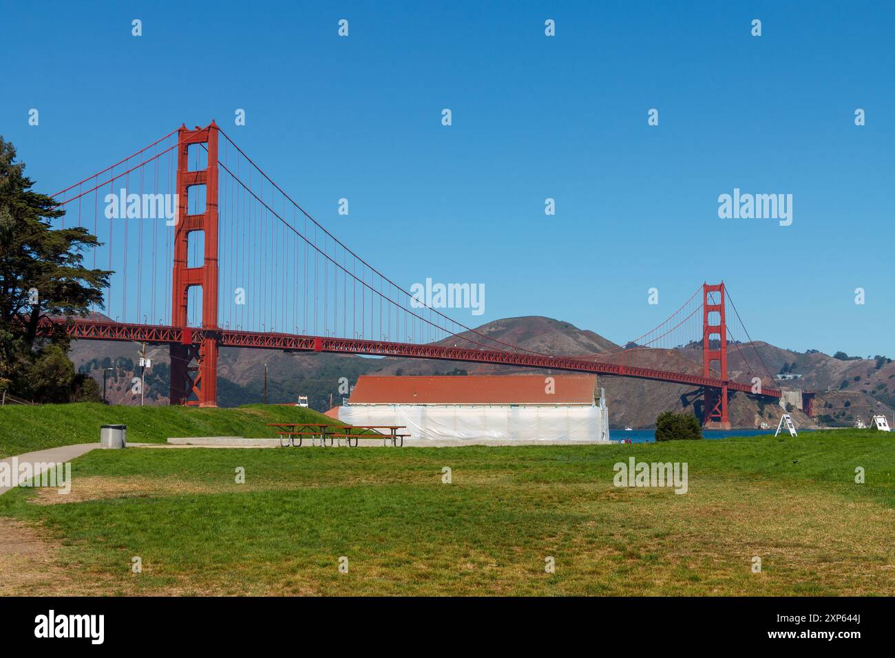 The iconic famous Golden Gate bridge over san francisco bay and Pacific ...