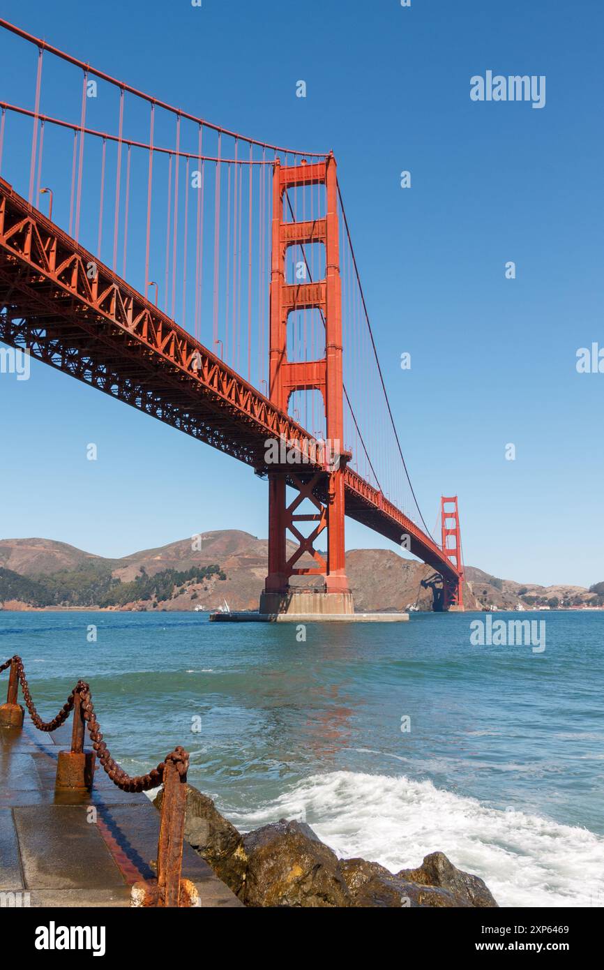 The iconic famous Golden Gate bridge over san francisco bay and Pacific ...