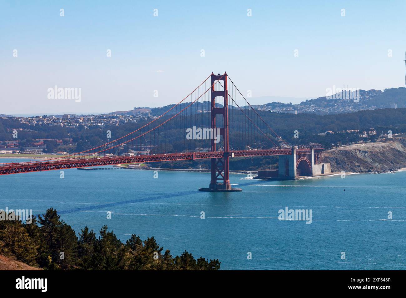 The iconic famous Golden Gate bridge over san francisco bay and Pacific ...