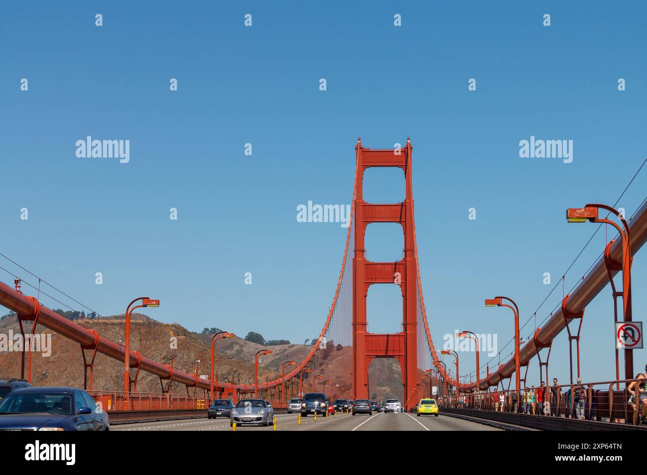 The iconic famous Golden Gate bridge over san francisco bay and Pacific ...