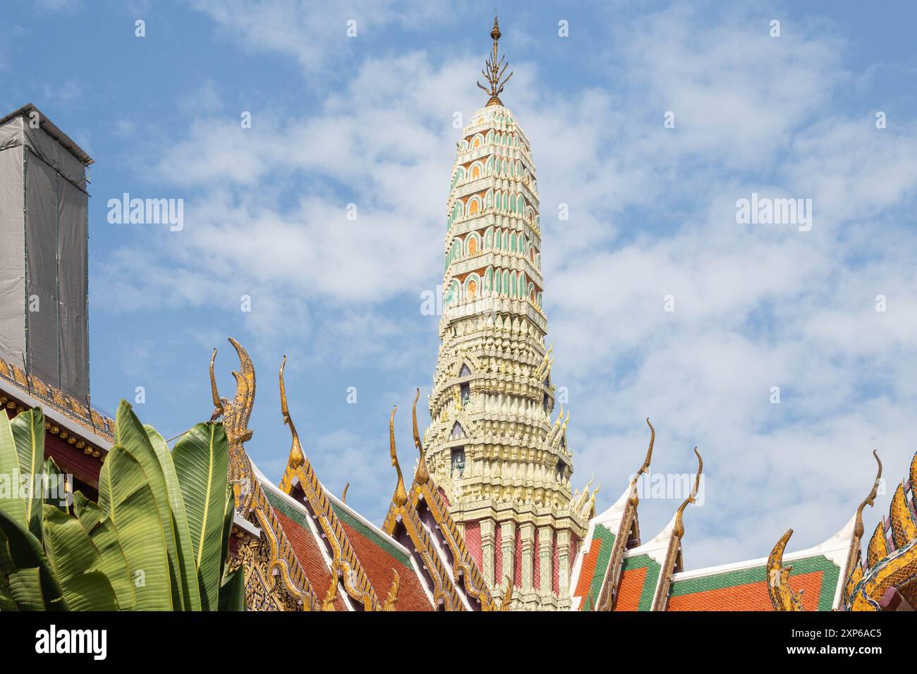 Detailed architecture temple emerald hi-res stock photography and ...