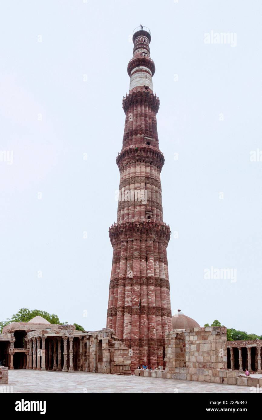 Qutab Minar in the Qutb complex (Delhi/India Stock Photo - Alamy