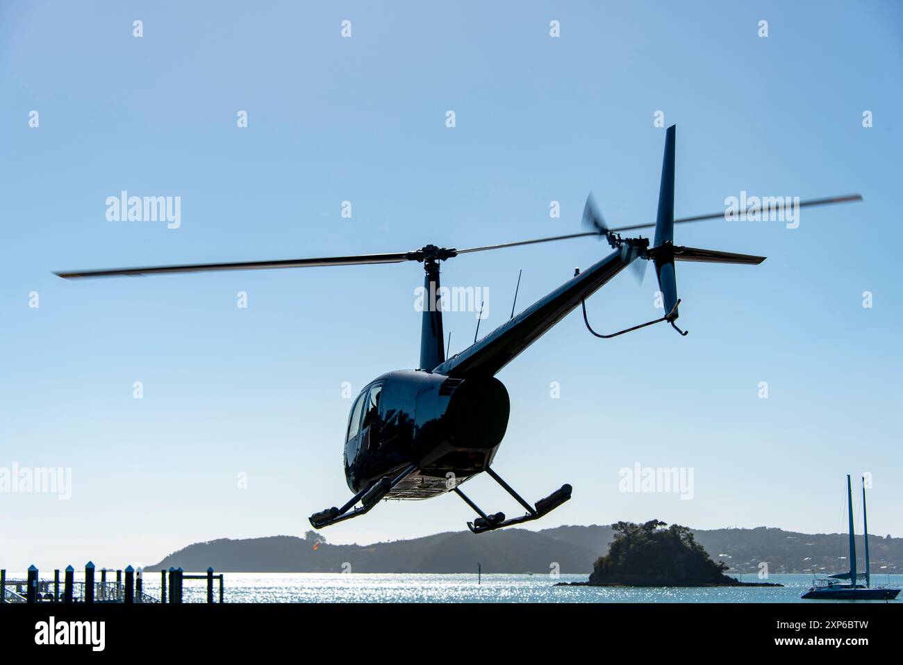 Four seat helicopter hi-res stock photography and images - Alamy