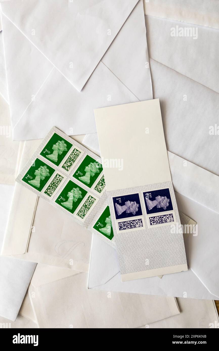 Green postage stamps hi-res stock photography and images - Alamy
