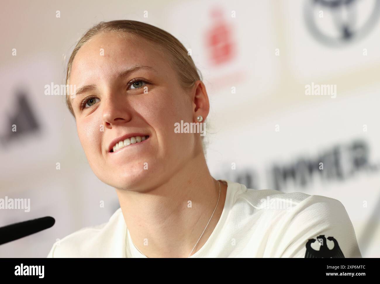 Paris, France. 04th Aug, 2024. Olympia, Paris 2024, swimmer Isabel Gose ...