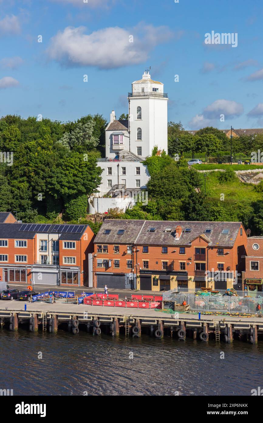 Fish Quay High Lighthouse on the hill in Newcastle upon Tyne, England ...