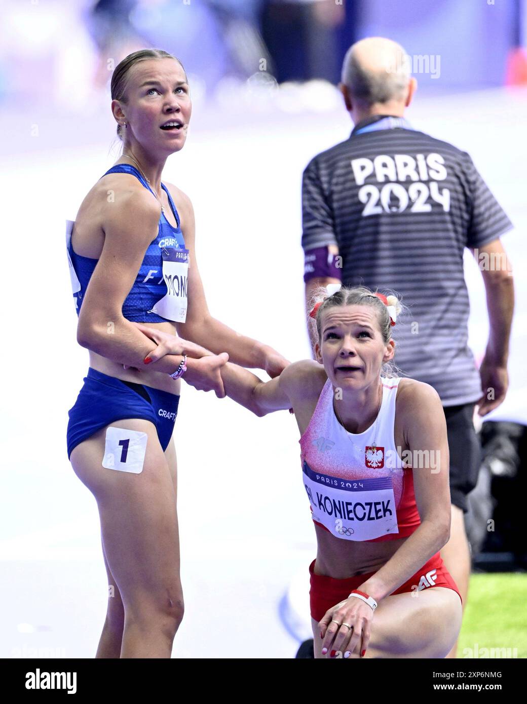 Paris, France. 04th Aug, 2024. Ilona Mononen of Finland (L) and Alicja Konieczek of Poland react ...