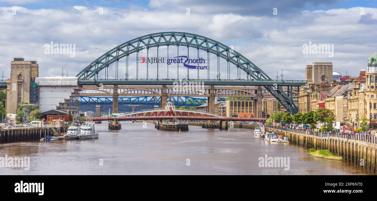 Panorama of the historic steel Tyne Bridge in Newcastle upon Tyne ...