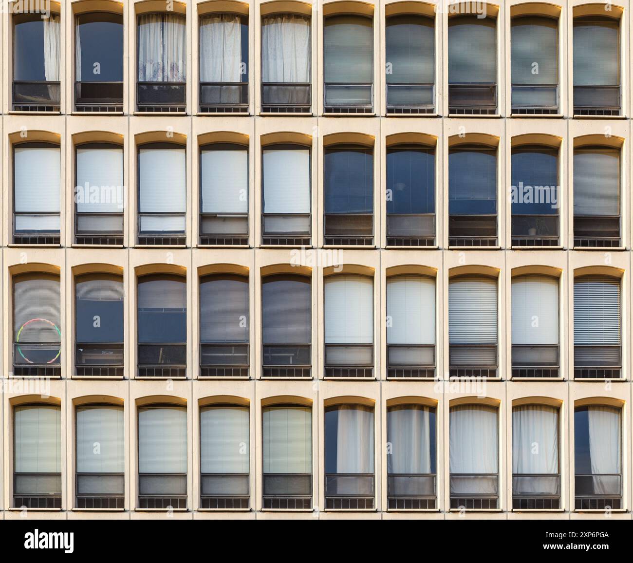 Close-up of windows arranged in a tight grid opn a modern apartment ...