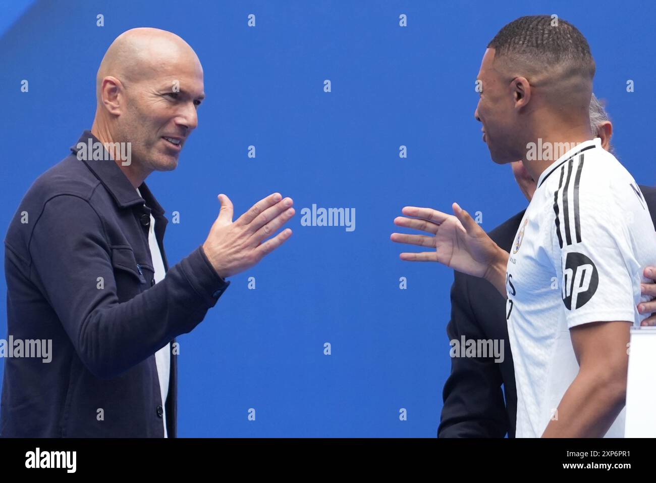 Kylian Mbappé and Zinedine Zidane during his presentation as a new ...