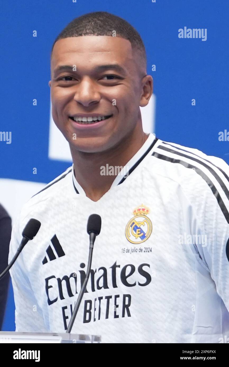 Kylian mbappe real madrid presentation hi-res stock photography and ...