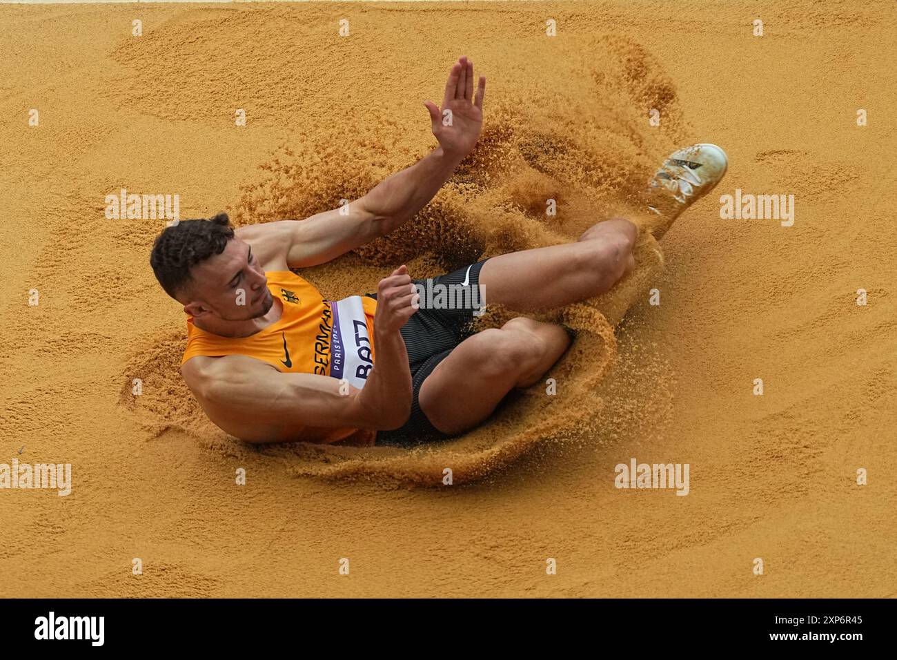 Long jump athletics olympics men hi-res stock photography and images ...