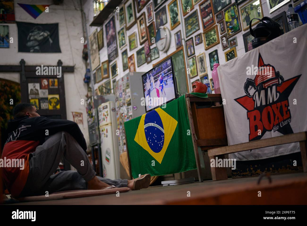 Fans watch on TV the fight between Brazilian boxer Jucielen Cerqueira ...