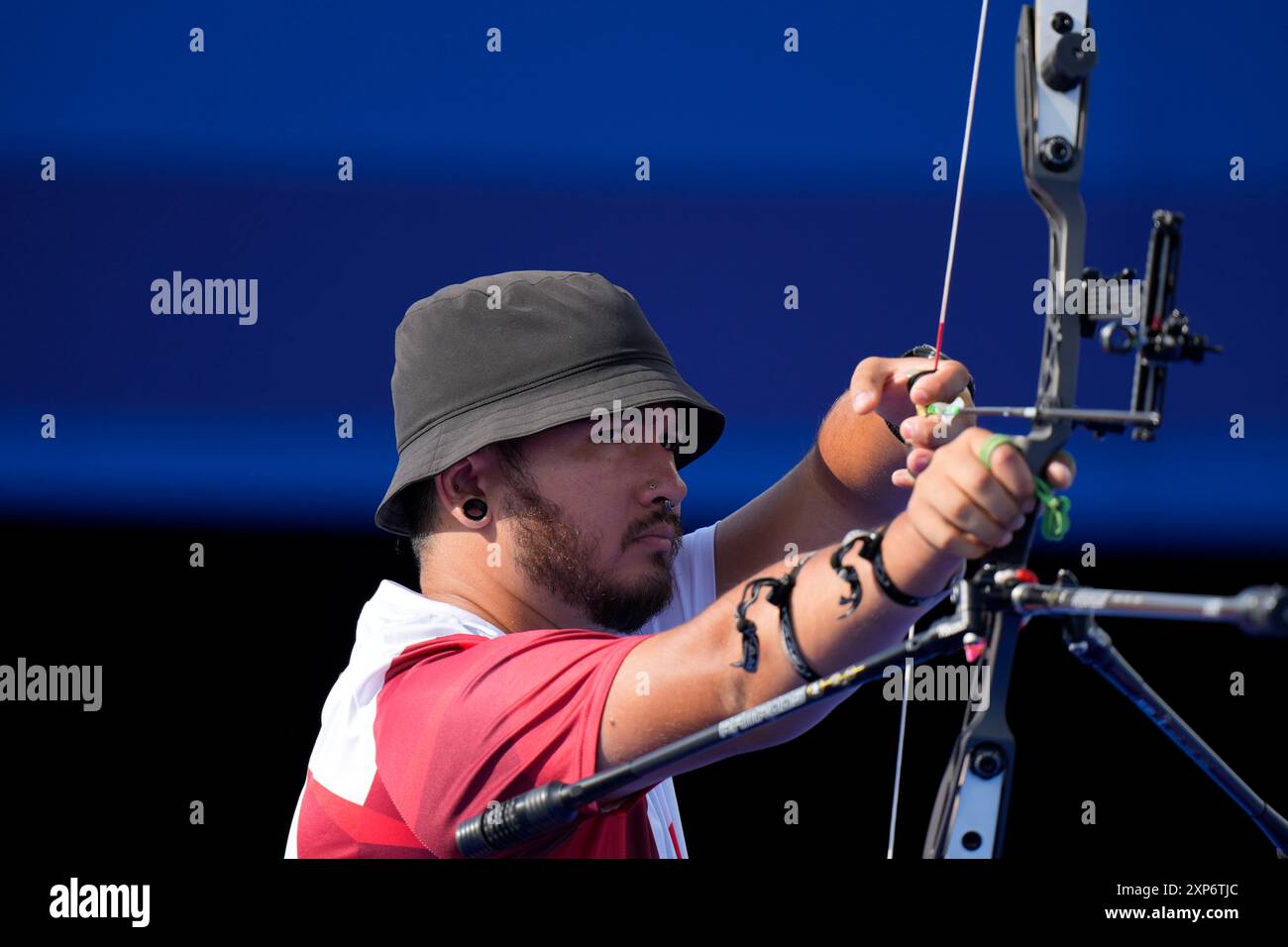 Canada's Eric Peters shoots during the Archery individual quarterfinal ...