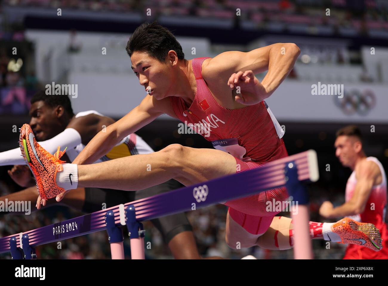 Paris, France. 4th Aug, 2024. Liu Junxi (R) of China competes during ...