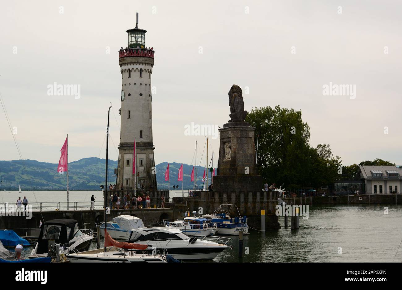 The lighthouse at the entrance of the harbour. Lindau. Bavaria. Germany ...