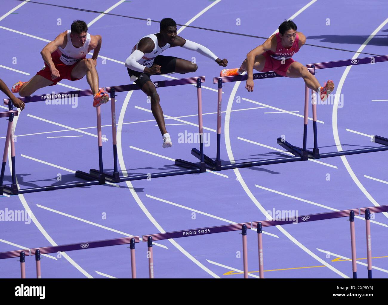 Paris, France. 4th Aug, 2024. Liu Junxi (R) of China competes during ...