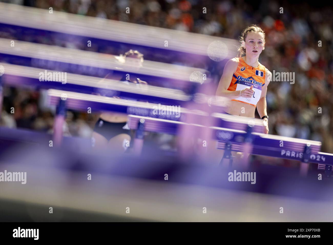 PARIS - Femke Bol in action during the qualification of the 400 meter ...