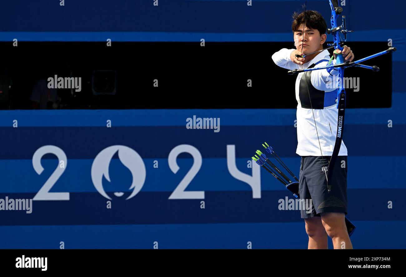 Paris, France. 4th Aug, 2024. Kim Je Deok of South Korea competes ...