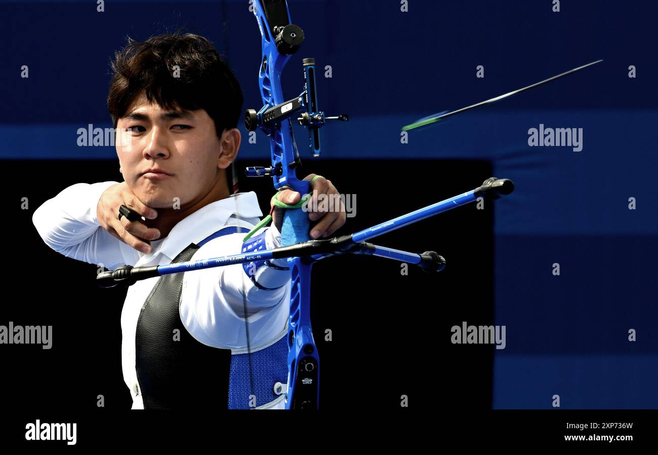 Paris, France. 4th Aug, 2024. Kim Je Deok of South Korea competes ...