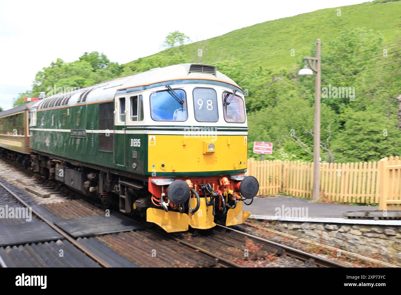 Train arriving at Corfe Castle Stock Photo - Alamy