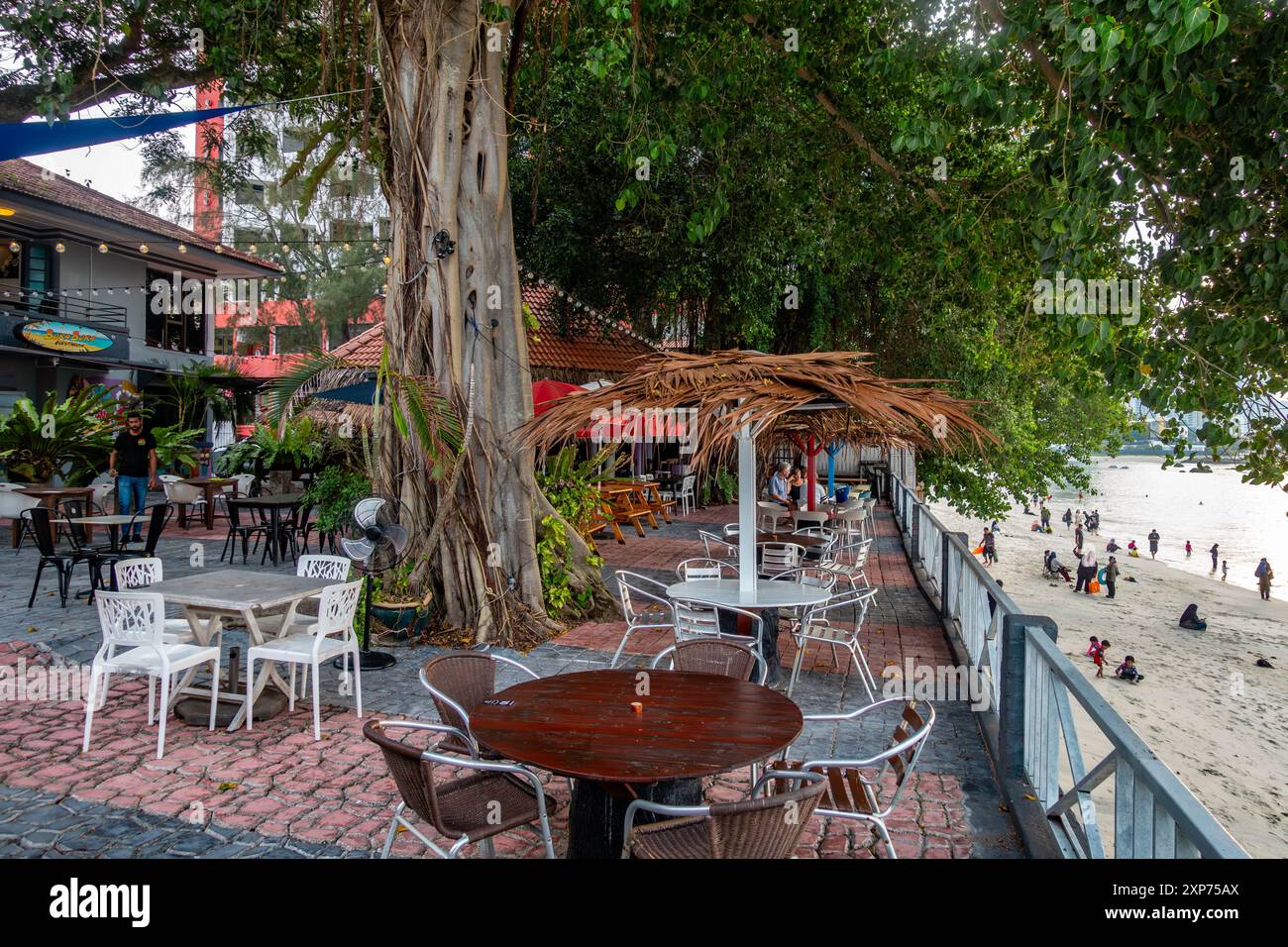 BoraBora guesthouse is also a beachside bar and restaurant at Tanjung ...