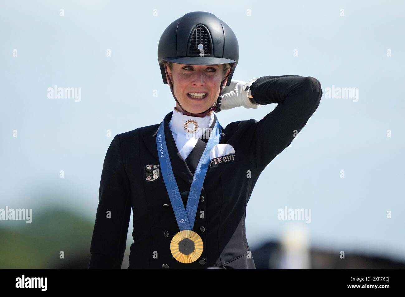 Germany's Jessica von Bredow-Werndl reacts after receiving gold medal ...