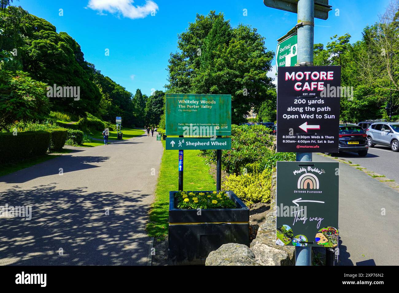 Signs at the entrance to bingham park hi-res stock photography and ...
