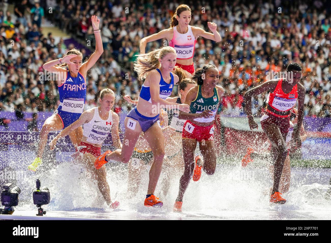 Valerie Constien, center, of Team USA competes in the women's 3000 ...