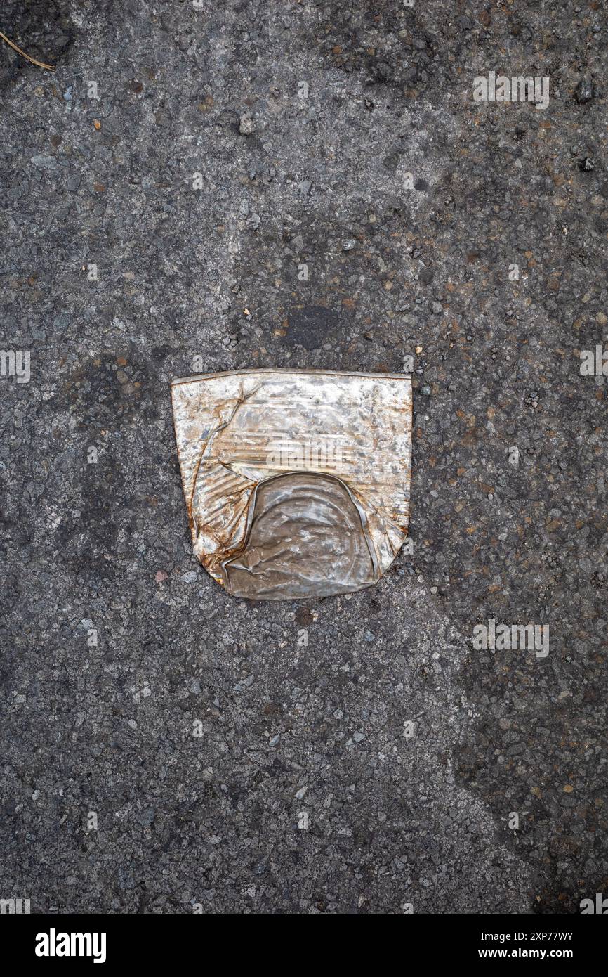 Squashed tin can hi-res stock photography and images - Alamy