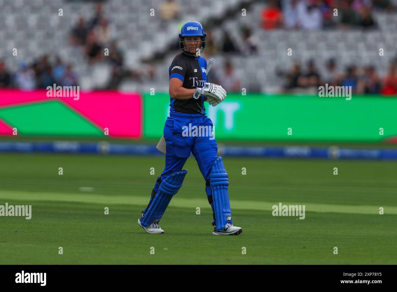 Meg lanning oval invincibles hi-res stock photography and images - Alamy