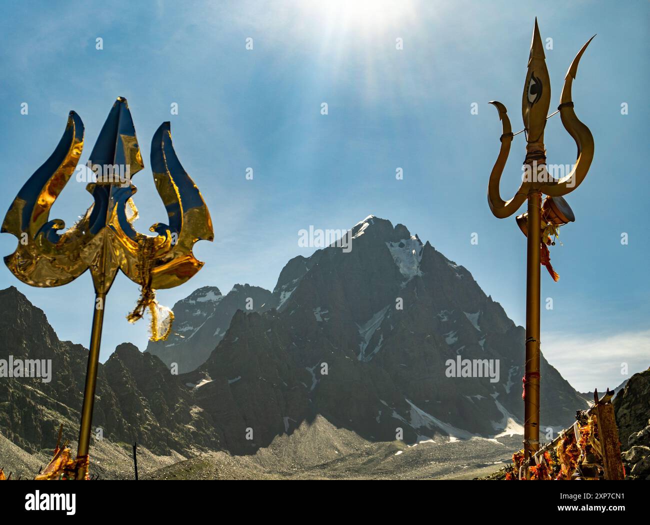 July25th2024, Himachal Pradesh, India. Religious red cloths (chunri ...