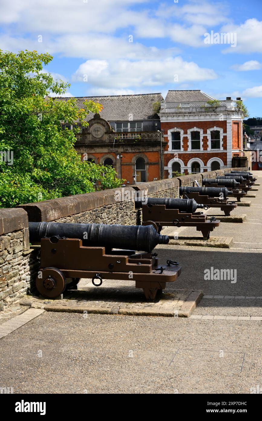 Cannons on walls city hi-res stock photography and images - Alamy