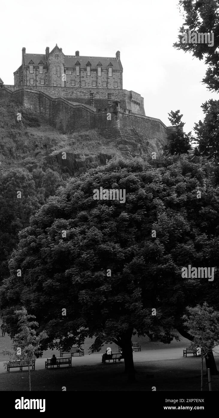 Princes street gardens castle hi-res stock photography and images - Alamy