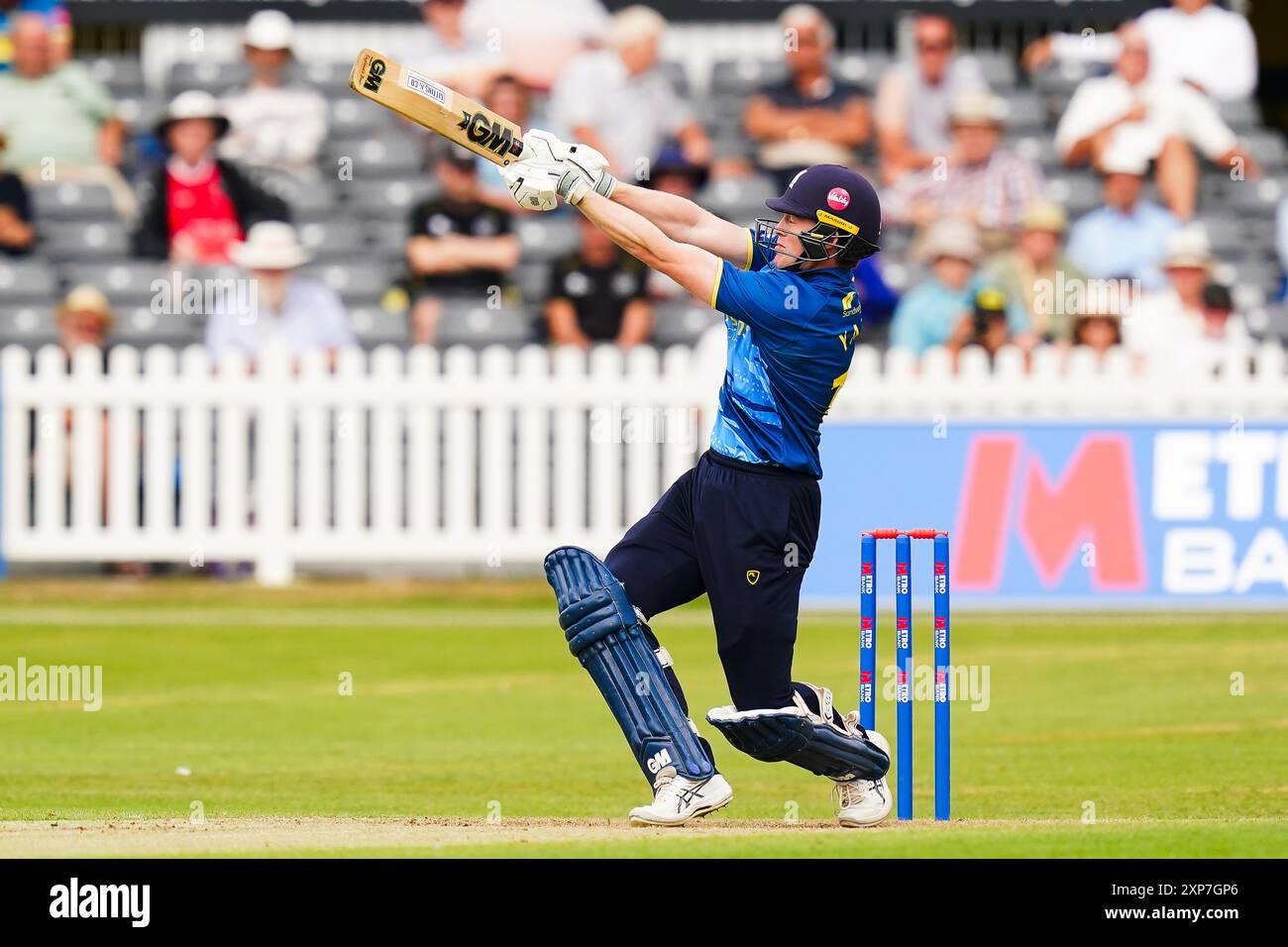 Warwickshires robert yates bats hi-res stock photography and images - Alamy