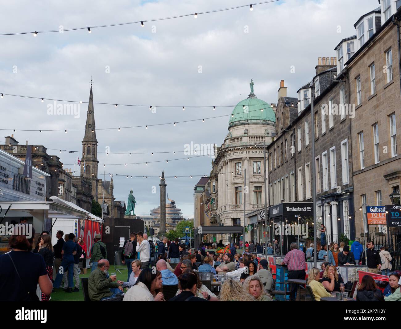 Fringe Festival on George Street in Edinburgh, Capital of Scotland, Aug ...