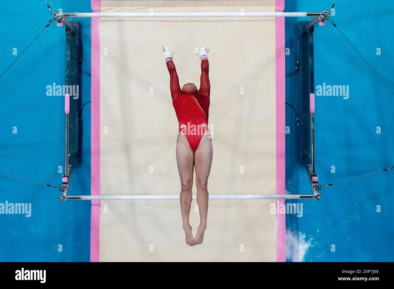 Suni Lee, of the United States, performs on the uneven bars during the ...