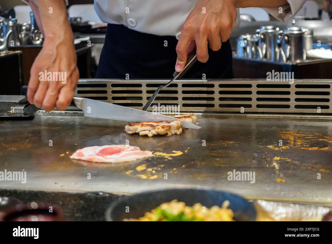 Chef teppanyaki hi-res stock photography and images - Alamy