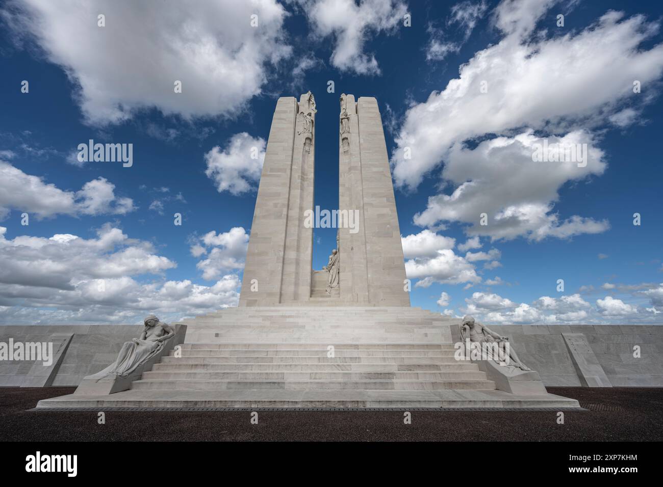 Vimy Ridge Canadian armed forces world war one memorial in Northern ...
