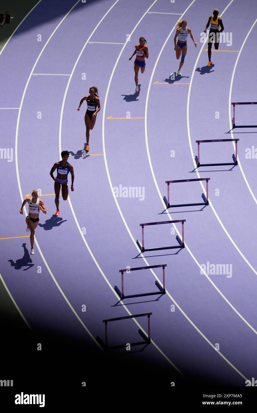 Paris, France. 04th Aug, 2024. Athletics Belgium's Hanne Claes, USA's ...
