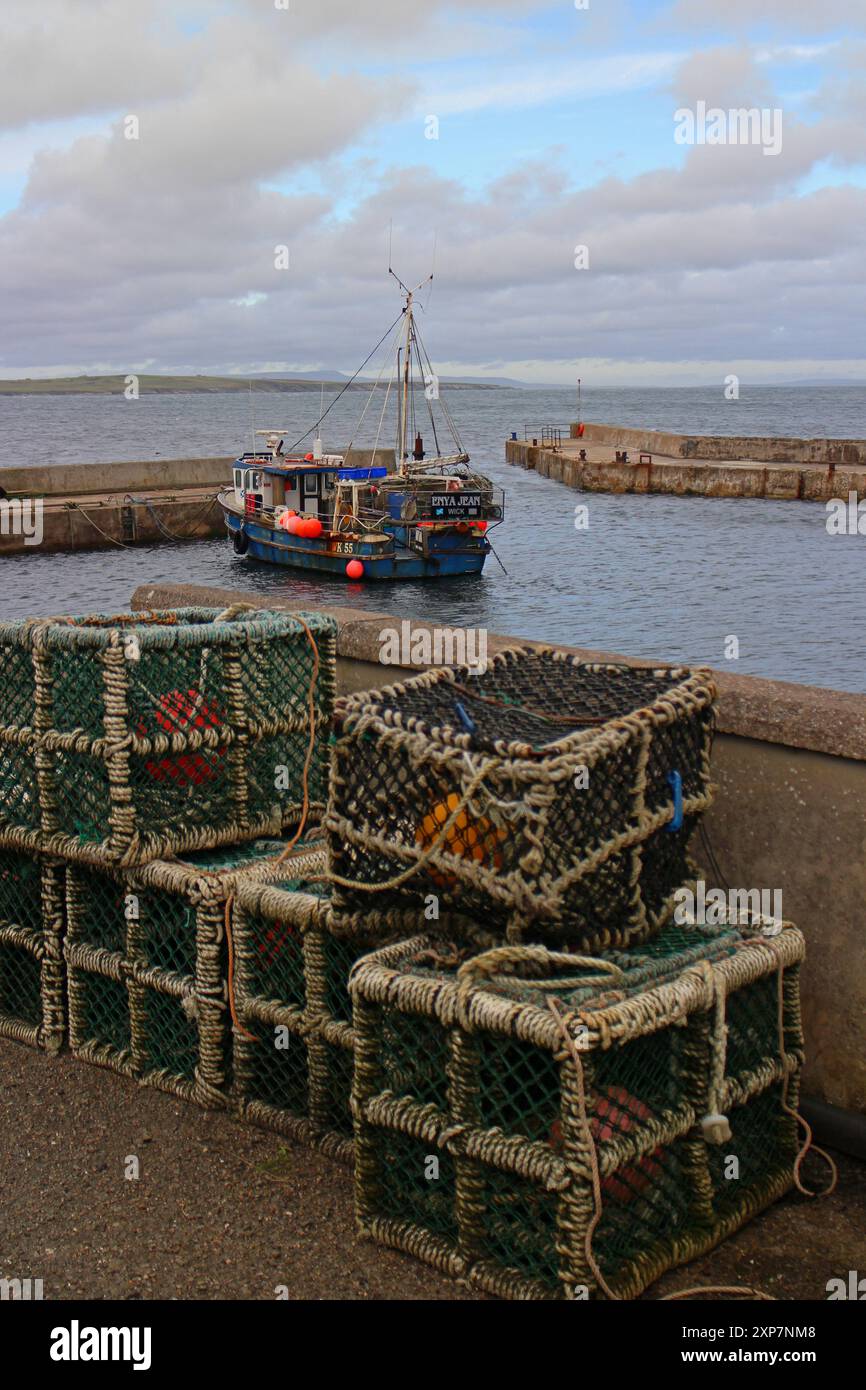 Fishing Boat in John O Groats harbour Stock Photo - Alamy