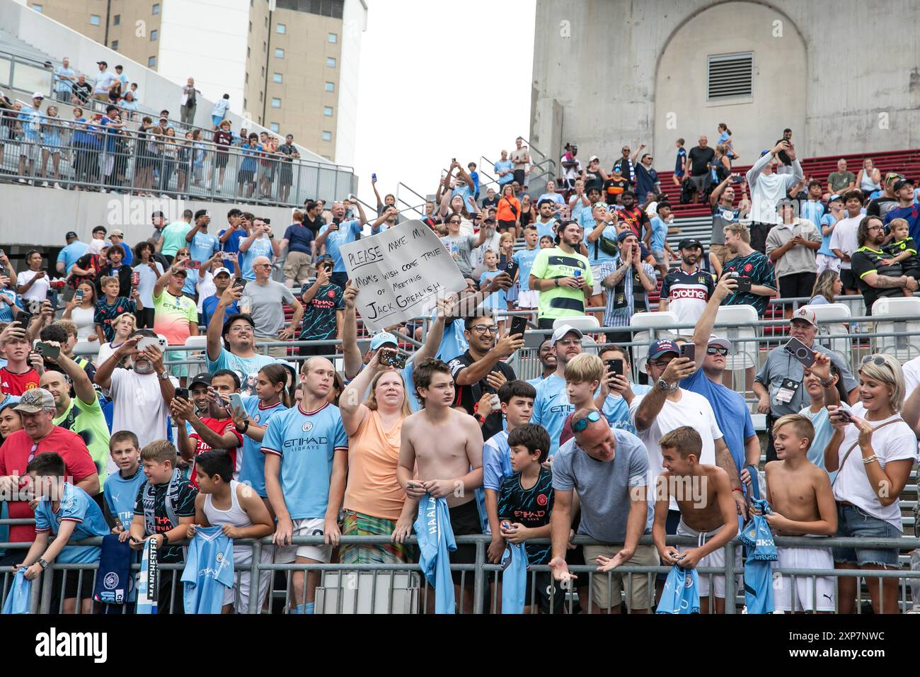 Chelsea fc fans premier league hi-res stock photography and images - Alamy