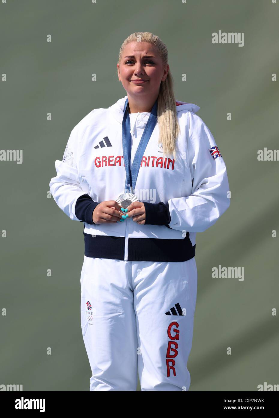 Great Britain's Amber Rutter with the silver medal after finishing ...