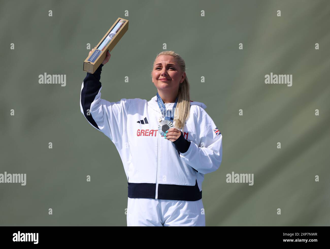 Great Britain's Amber Rutter with the silver medal after finishing ...