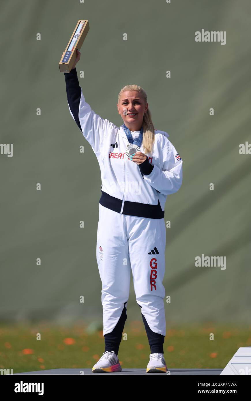 Great Britain's Amber Rutter with the silver medal after finishing ...