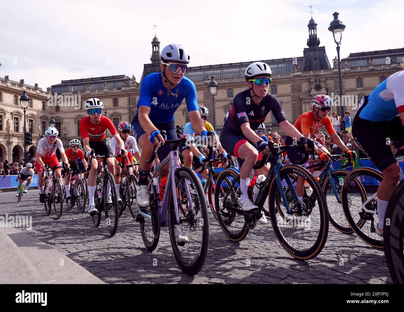 Great Britain's Anna Henderson amongst the peloton as it passes the ...