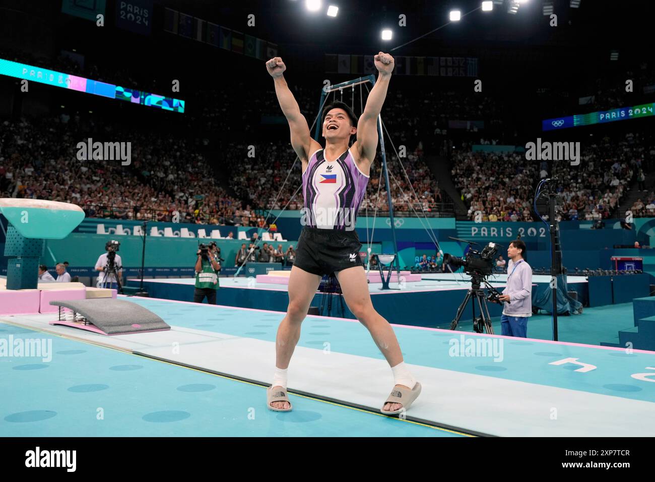 Carlos Edriel Yulo, of the Philippines, celebrates after winning the ...