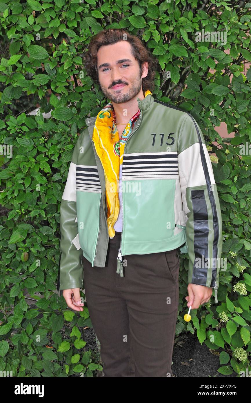 ZDF - Fernsehgarten. Sänger Moss Kena während der ZDF ...