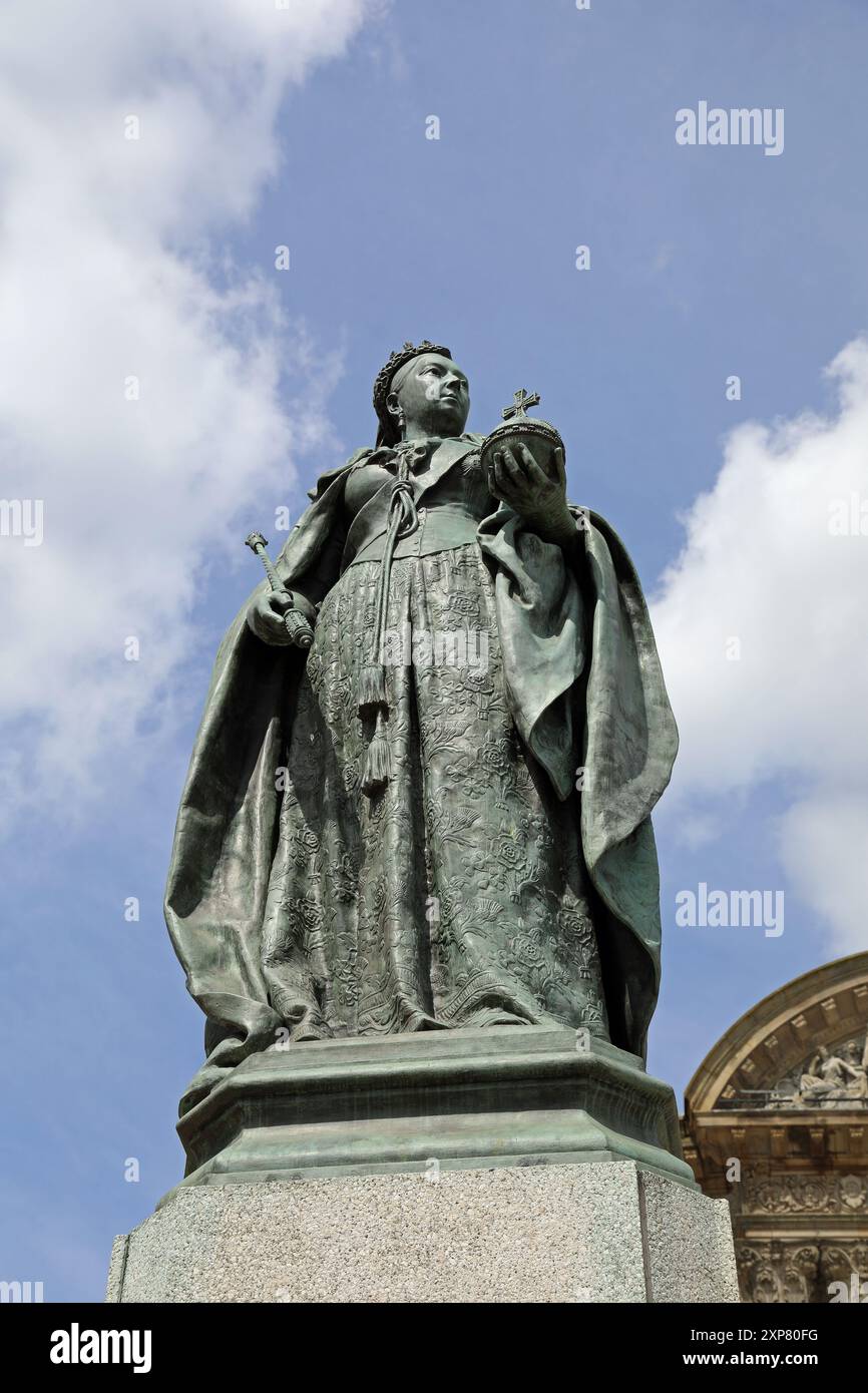 Statue of Queen Victoria by Thomas Brock in Birmingham Stock Photo - Alamy