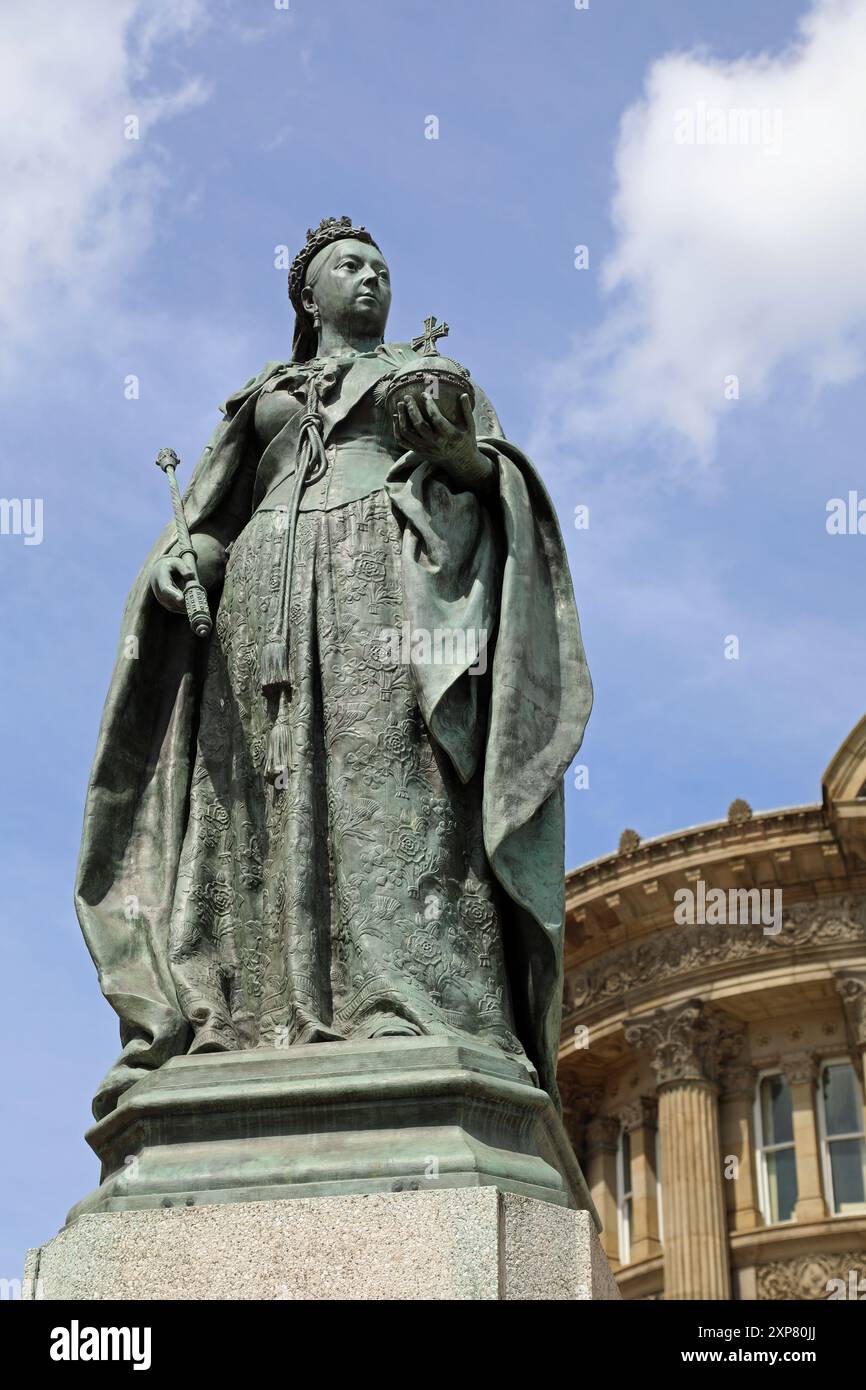 Statue of Queen Victoria by Thomas Brock in Birmingham Stock Photo - Alamy